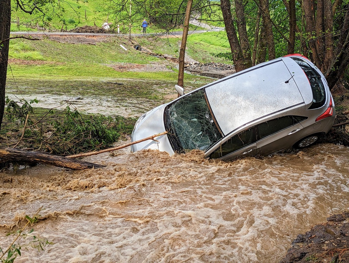 Východnému Slovensku hrozia záplavy, na západe sa z nich spamätávajú ...
