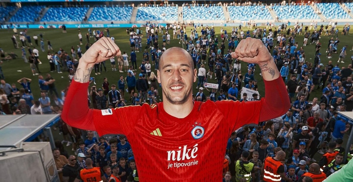 V šatni mal cigarety, no šli by ste s ním aj do vojny. Zbohom, bolo mi ...