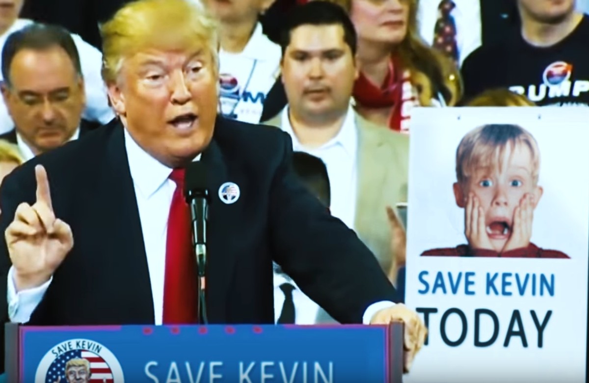 VIDEO: Donald Trump sa snaží zachrániť Kevina zo Sám doma pred Putinom ...