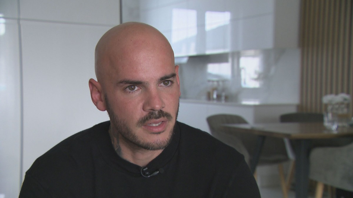 Je raper, no jeho tvorba je v niečom iná. Majself hudbou otvára témy ...