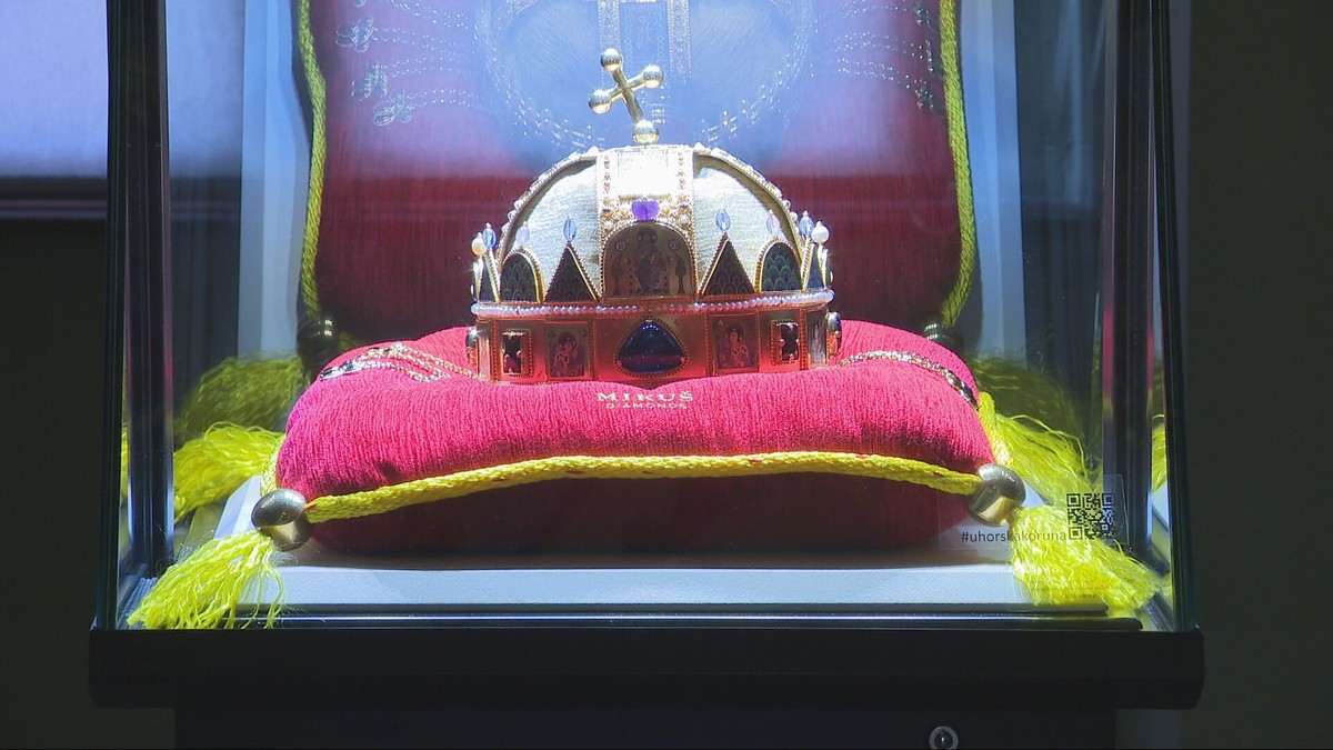 Slovenskí klenotníci vytvorili vernú kópiu uhorskej kráľovskej koruny ...