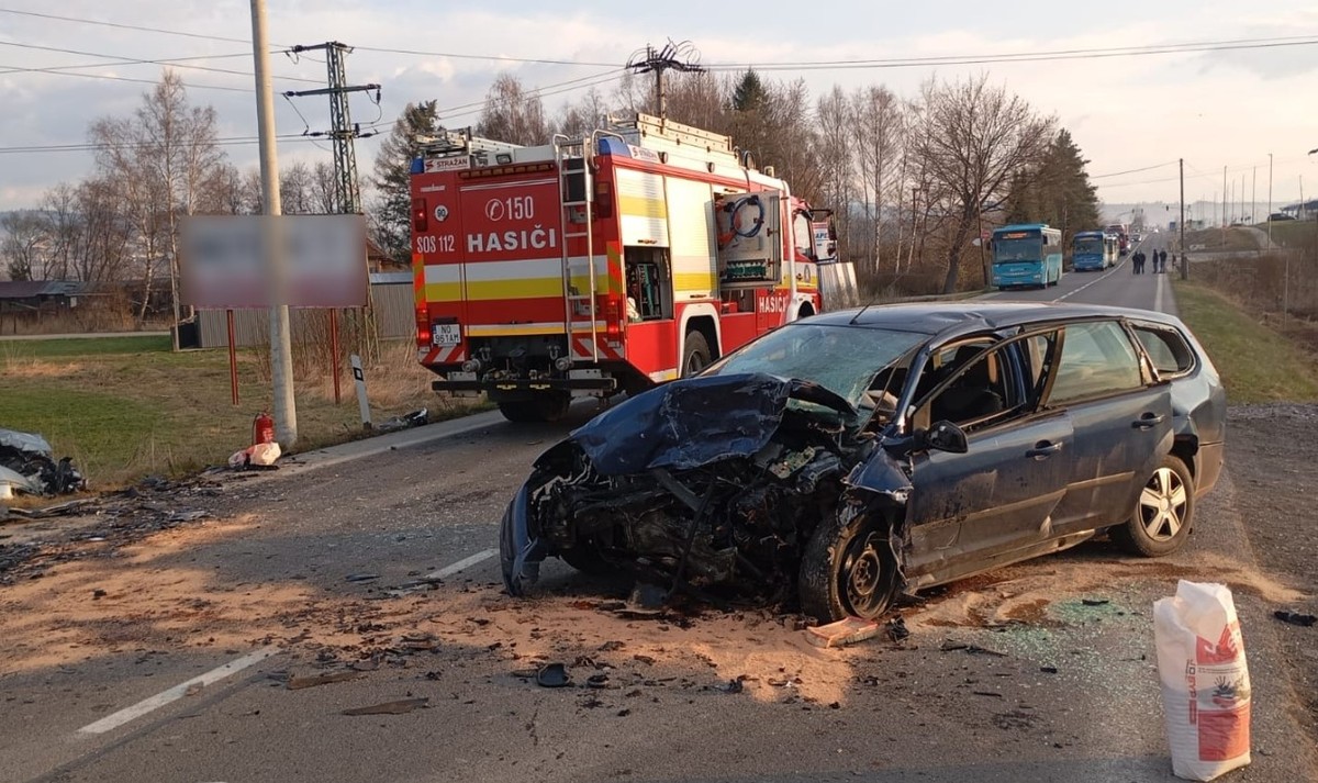 FOTO: Tragická nehoda na Orave. Mladá žena (21) čelne narazila do ...