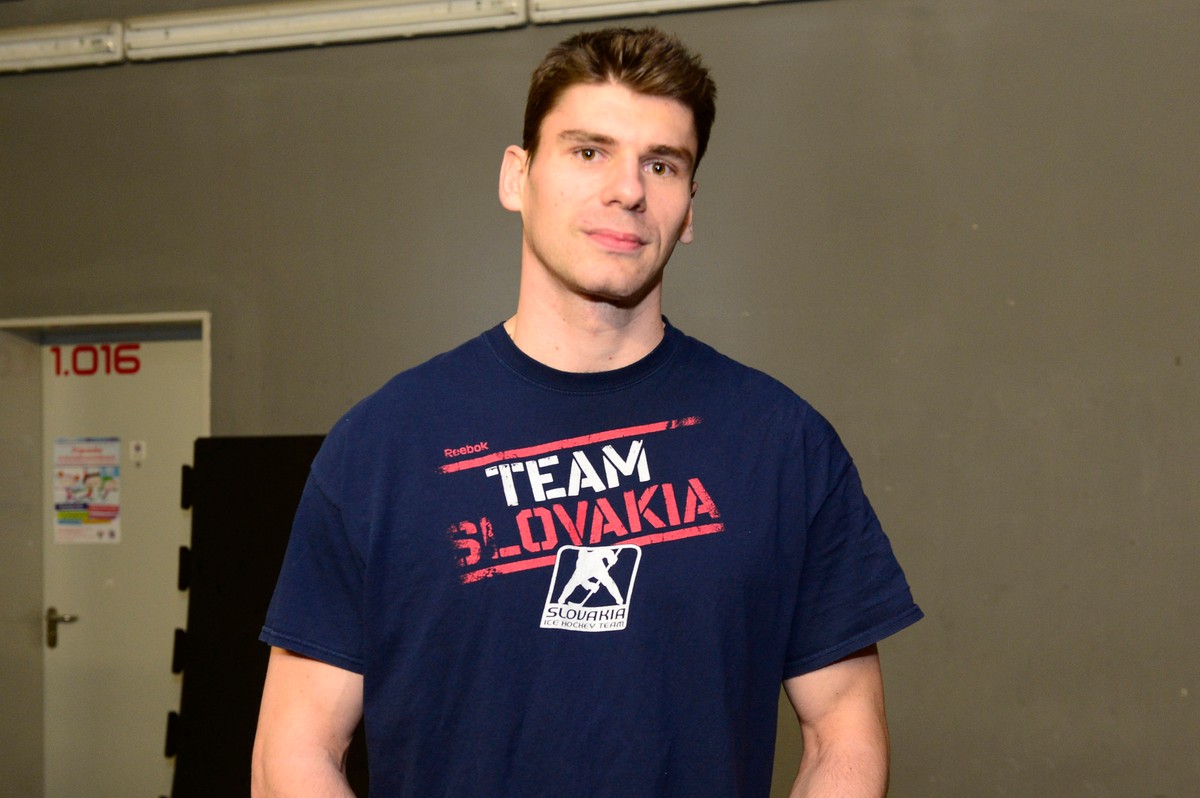 Hokejista Juraj Valach prišiel o manželku po pôrode dvojičiek | TVNOVINY.sk