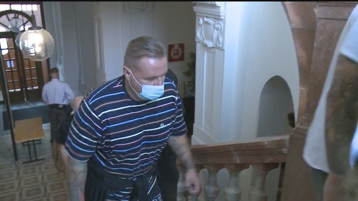 Rogela a hudobníkov z Krátkeho procesu pustil súd na slobodu | TVNOVINY.sk