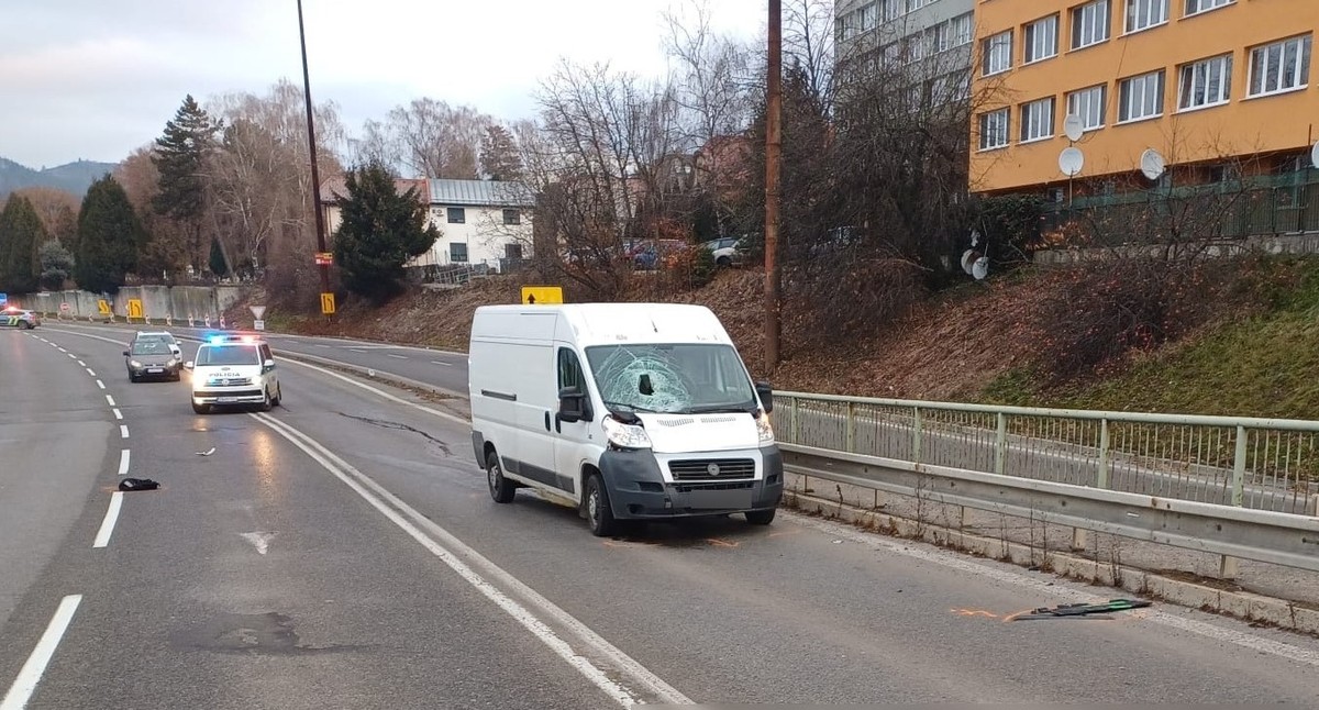 Chodec utrpel po zrážke s autom v Žiline život ohrozujúce zranenia | TVNOVINY.sk