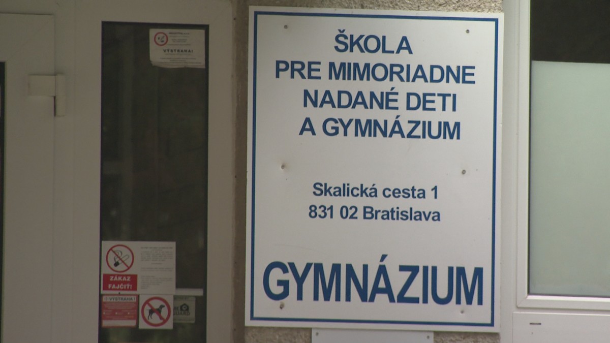 Spolužiaci strelca zo Zámockej cítili pocit viny, že ho nenahlásili. Aj ...