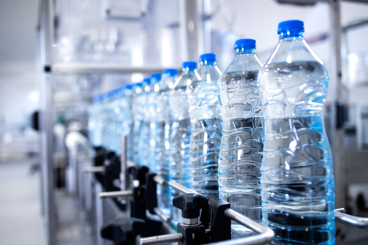 Populárna minerálka po jedenástich rokoch mení svoj vizuál. V obchodoch ...