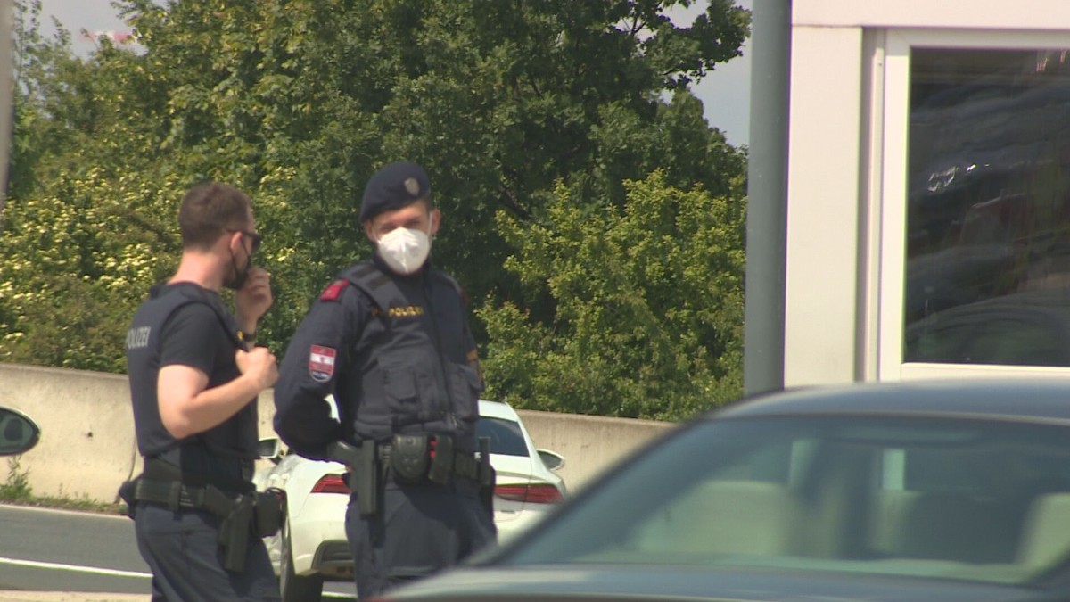 Česko predĺžilo kontroly na hraniciach so Slovenskom o ďalších 45 dní | TVNOVINY.sk