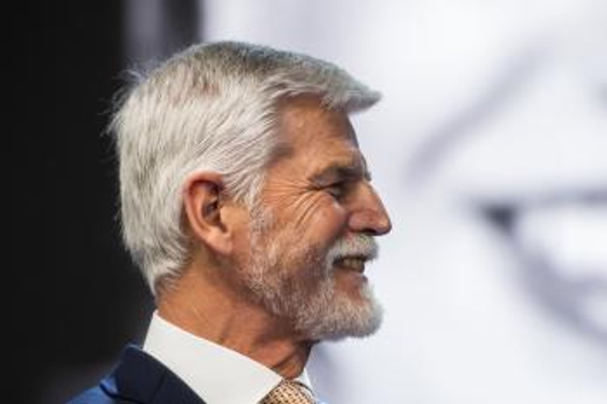 Jeho prvá zahraničná cesta. Novozvolený český prezident Petr Pavel ...