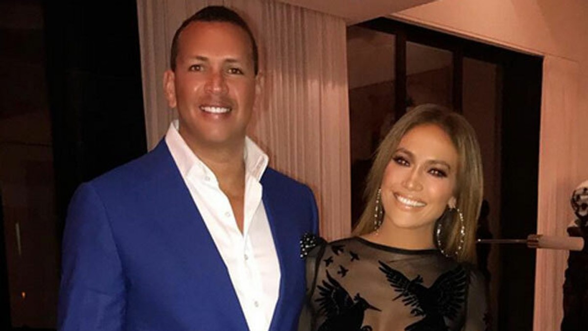 J.Lo v sexy obtiahnutých šatách. Ten vek si musela vymyslieť | TVNOVINY.sk