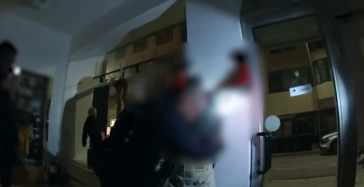 Mestskí policajti prichytili v Bratislave lupiča pri čine. Odovzdali ho štátnym, no tým muž ...