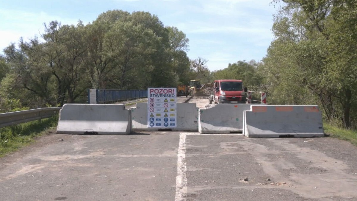 Dôležitý most pri Vojanoch na juhu Zemplína sprejazdnia aspoň čiastočne | TVNOVINY.sk