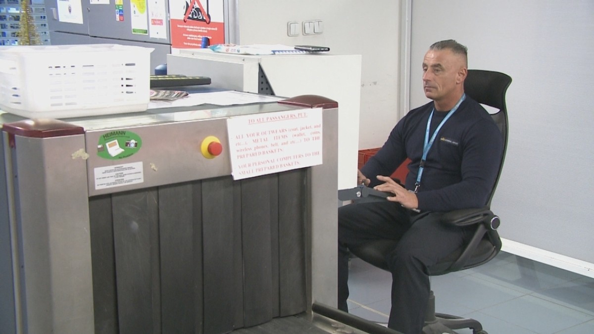 Kulturista Jozef Bomba pracuje na letisku: Jeho postava a meno ...