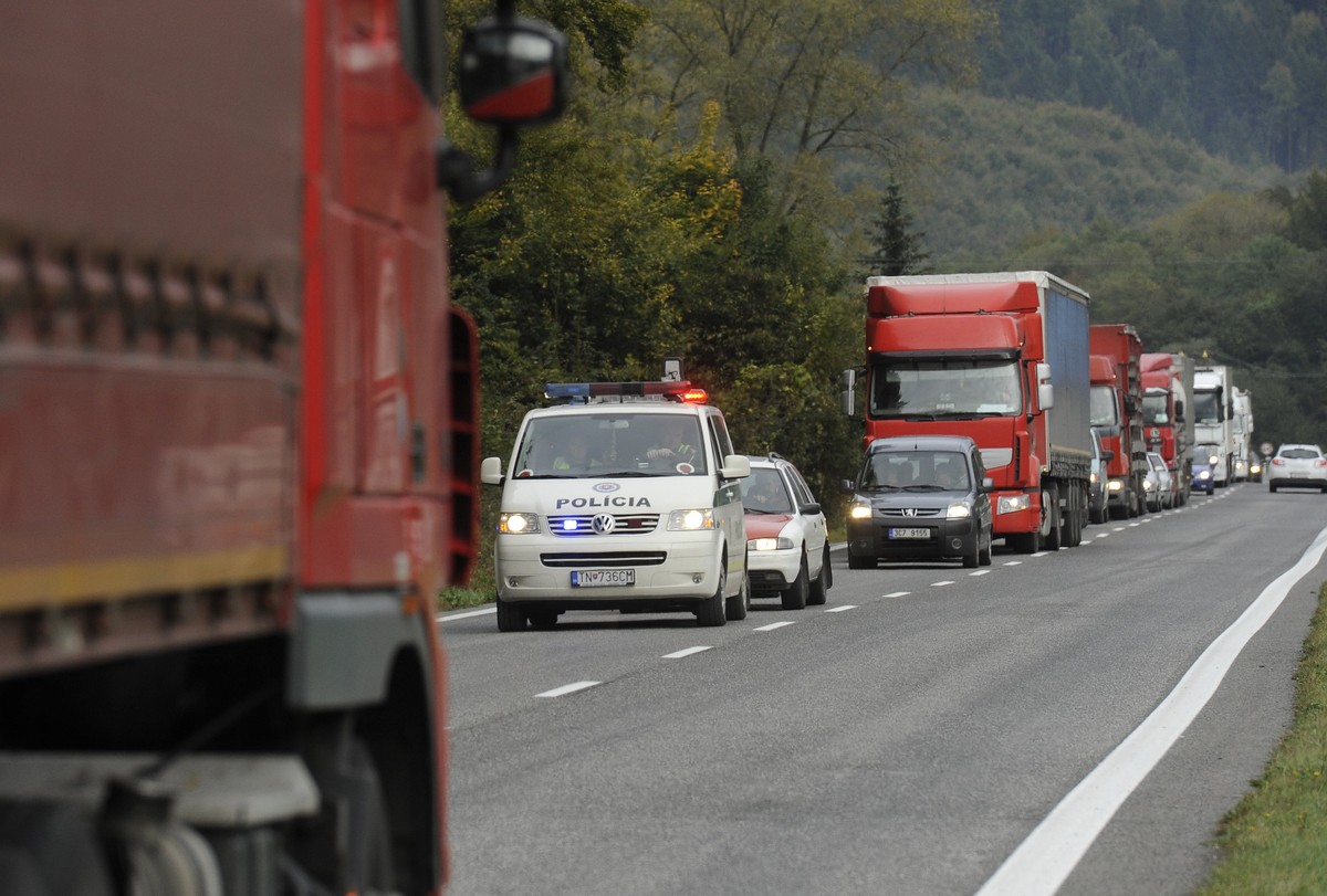 Hraničný priechod Drietoma - Starý Hrozenkov je neprejazdný. Na dve ...