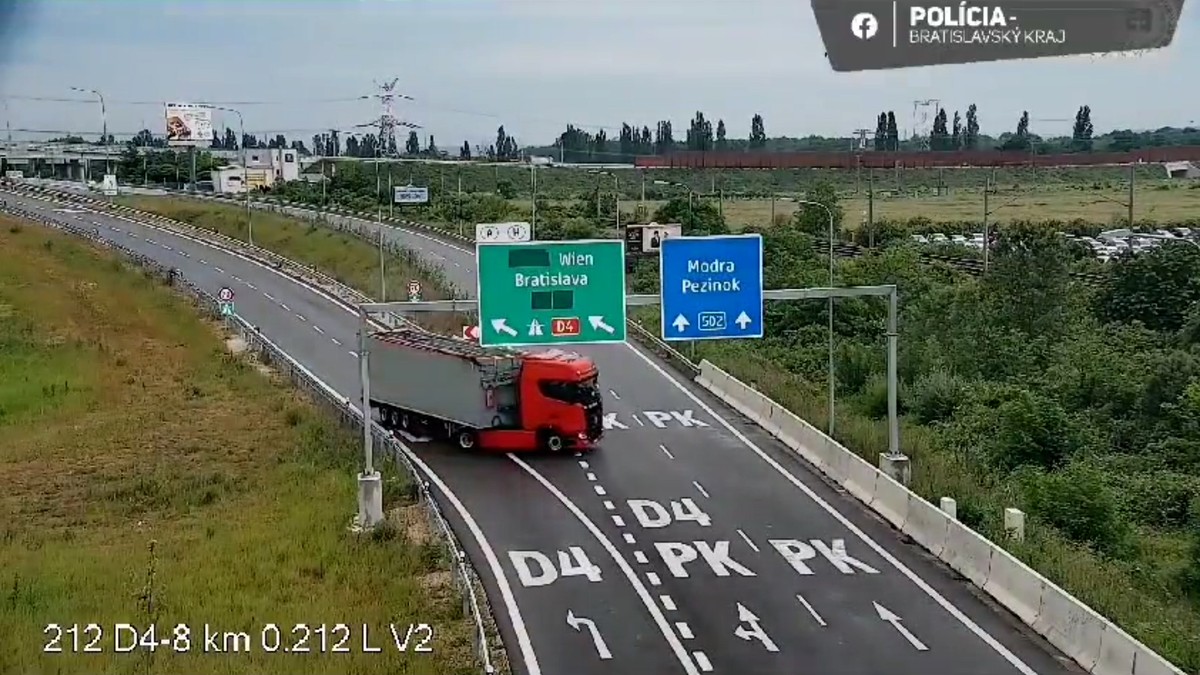 Policajti neverili vlastným očiam. To, čo predviedol vodič kamiónu na diaľnici pri Pezinku, ich ...