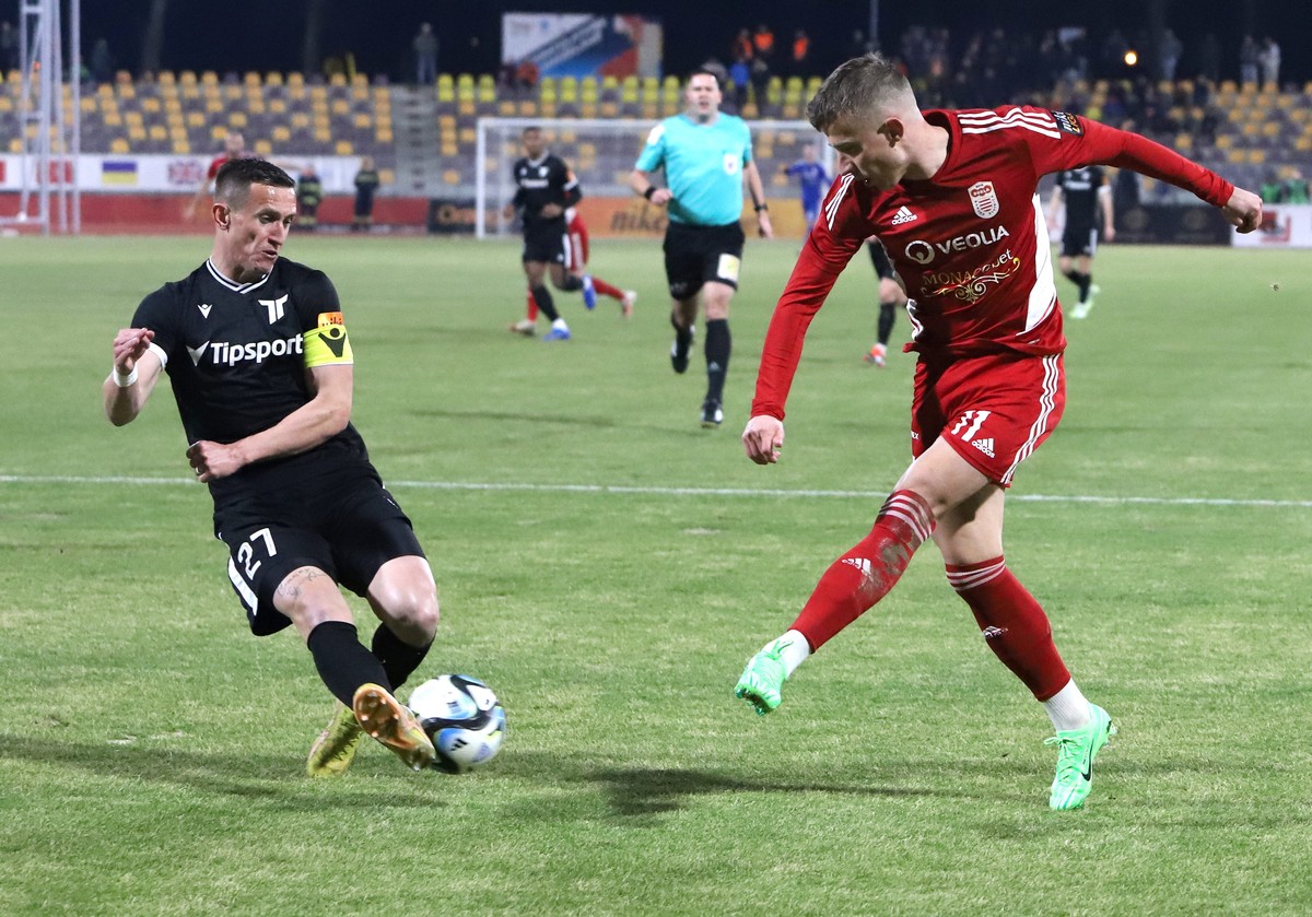 VIDEO: Dukla mohla Trenčínu v 93. minúte uštedriť víťazný direkt. V ich súboji padali len pekné ...