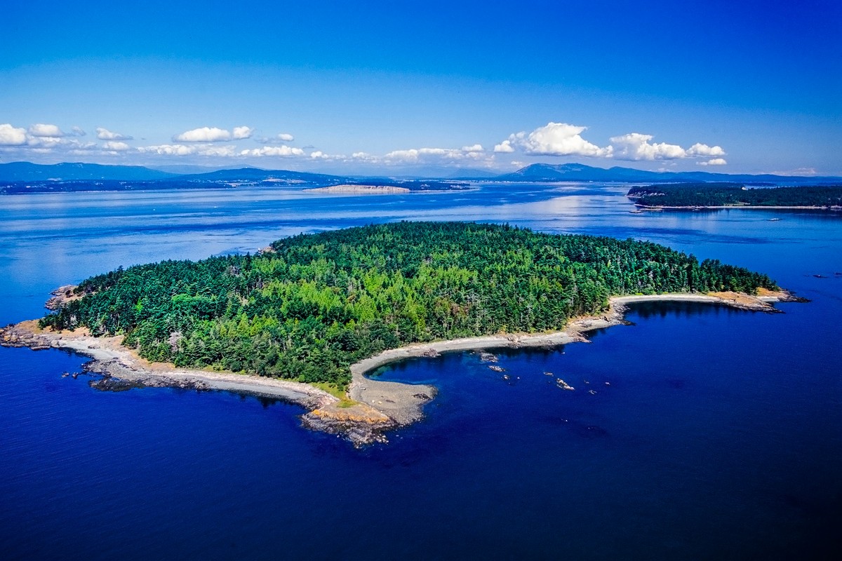 Partia rybárov stroskotala na opustenom ostrove. Pátranie napokon malo ...