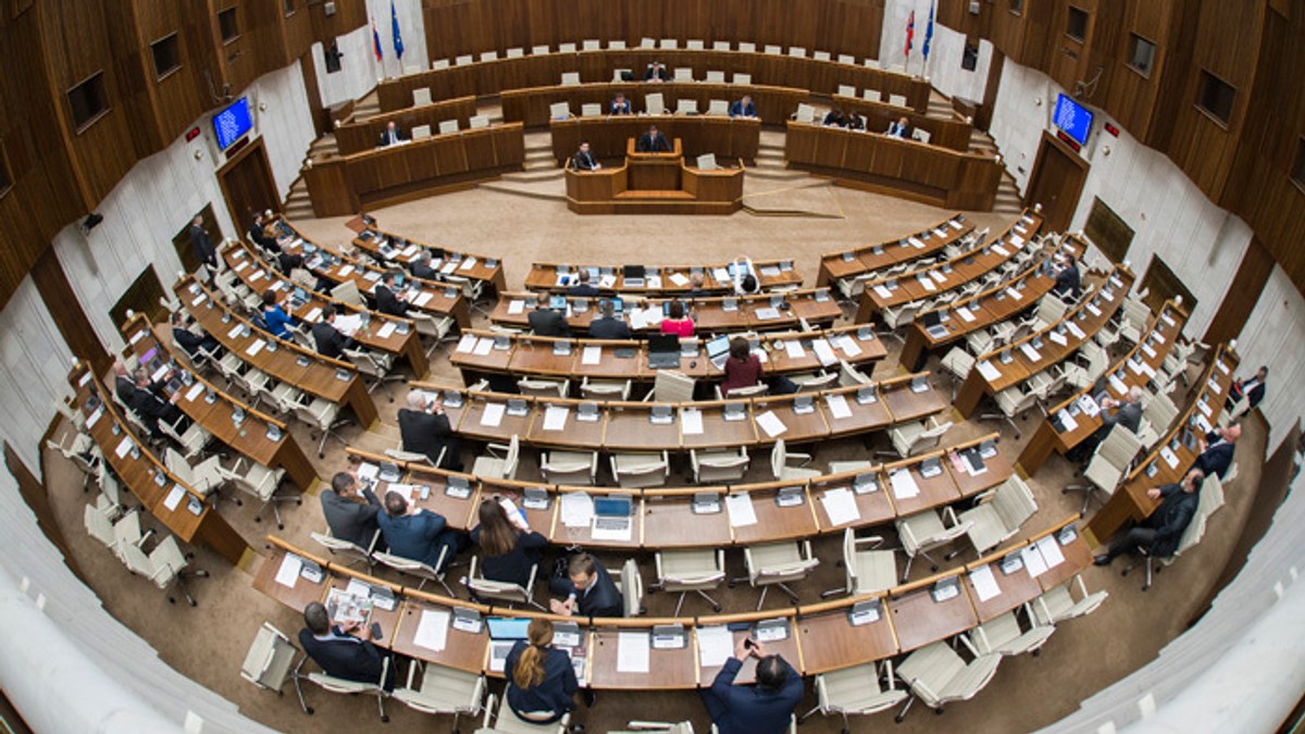 Prieskum: Preferencie Smeru mierne stúpli | TVNOVINY.sk