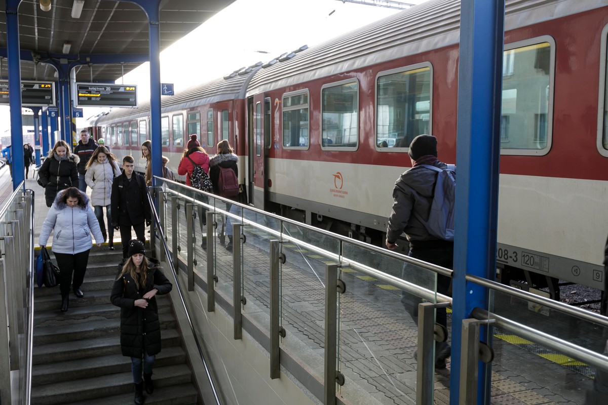 Ak sa chystáte vlakom z Bratislavy do Prahy, pripravte sa na nepríjemnosti. Pri väčšine spojov ...