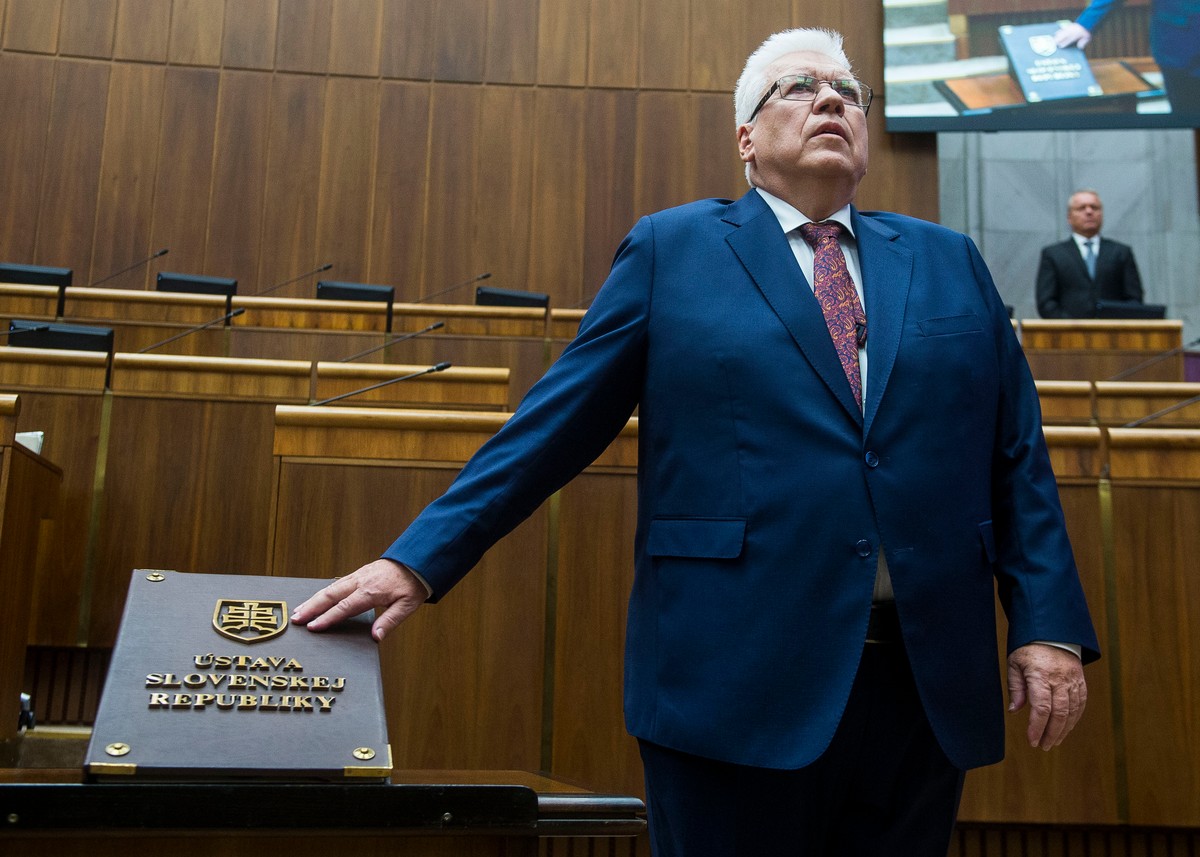 Poslanca za SNS fyzicky napadli. Ruší stretnutie s voličmi | TVNOVINY.sk