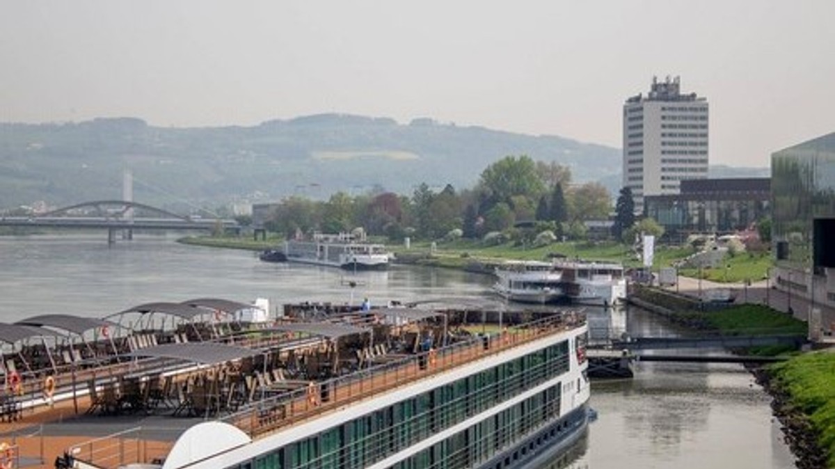 Dunaj sa vylial aj v Rakúsku. Rieka bola v Linzi pre lode uzavretá ...