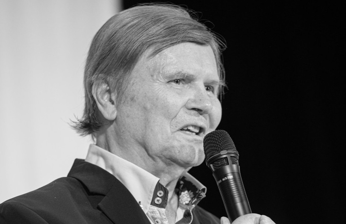 Zomrel legendárny spevák Dušan Grúň | TVNOVINY.sk