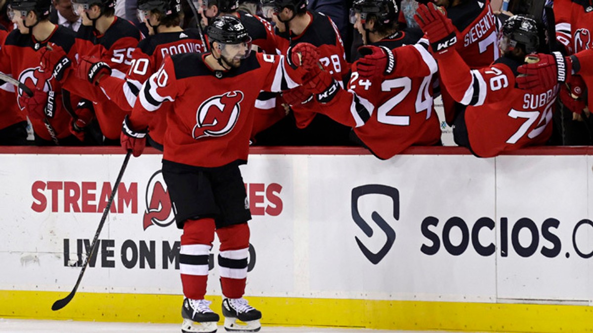 Tatar strelil prvý gól v drese New Jersey, Halák striedal Demka ... Tatar strelil prvý gól v drese New Jersey, Halák striedal Demka ...
