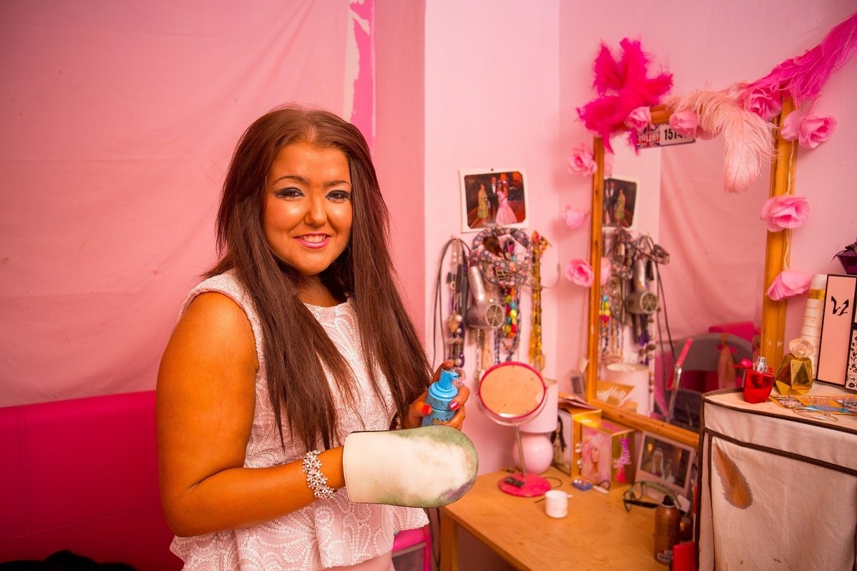 Britka míňa veľké peniaze a riskuje život. Denne je v soláriu štyrikrát ...